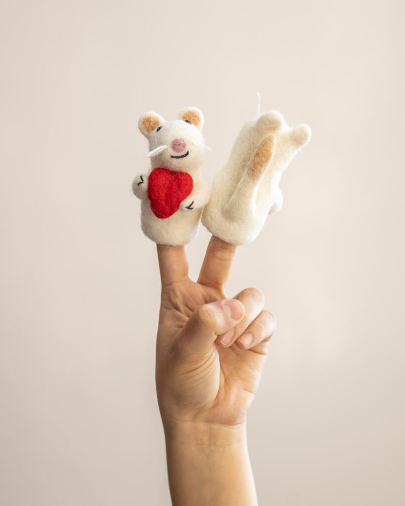 Mouse Heart Finger Puppet, Handmade - 100% Wool - Everest Pets and Gifts